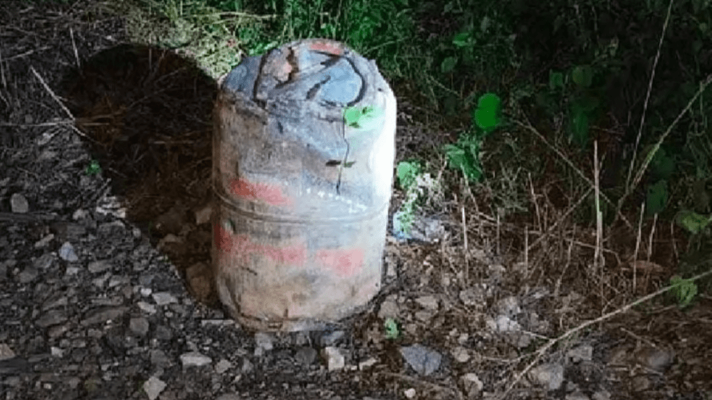 Kalindi Express traveling from Prayagraj to Bhiwani hits LPG cylinder ...