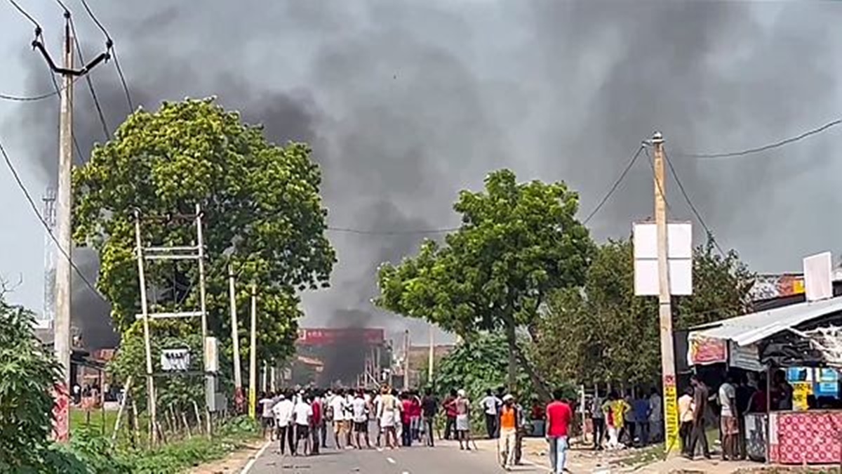 Bahraich violence: Restless crowds on roads, vehicles torched after youth killed in communal ...