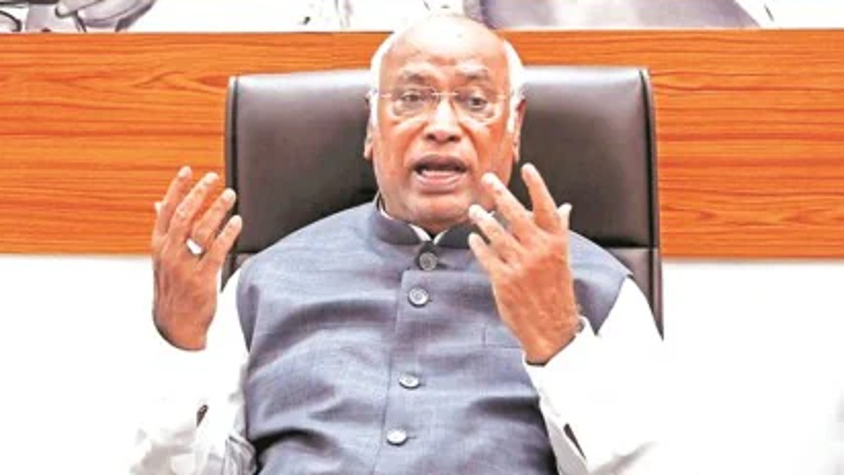 Himachal Pradesh: Congress president Mallikarjun Kharge dissolves entire state unit- Here's why ...