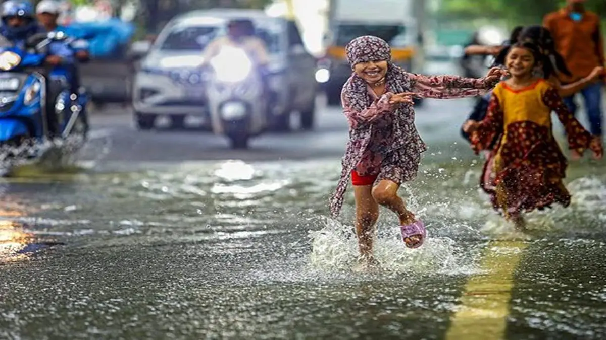 Weather update: IMD issues yellow alert for heavy rainfall in Tamil Nadu, Kerala and Karnataka ...