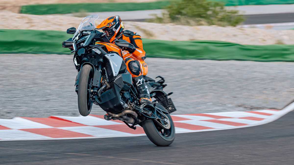 KTM 1390 Super Adventure S EVO breaks cover — Gets an AMT gearbox ...