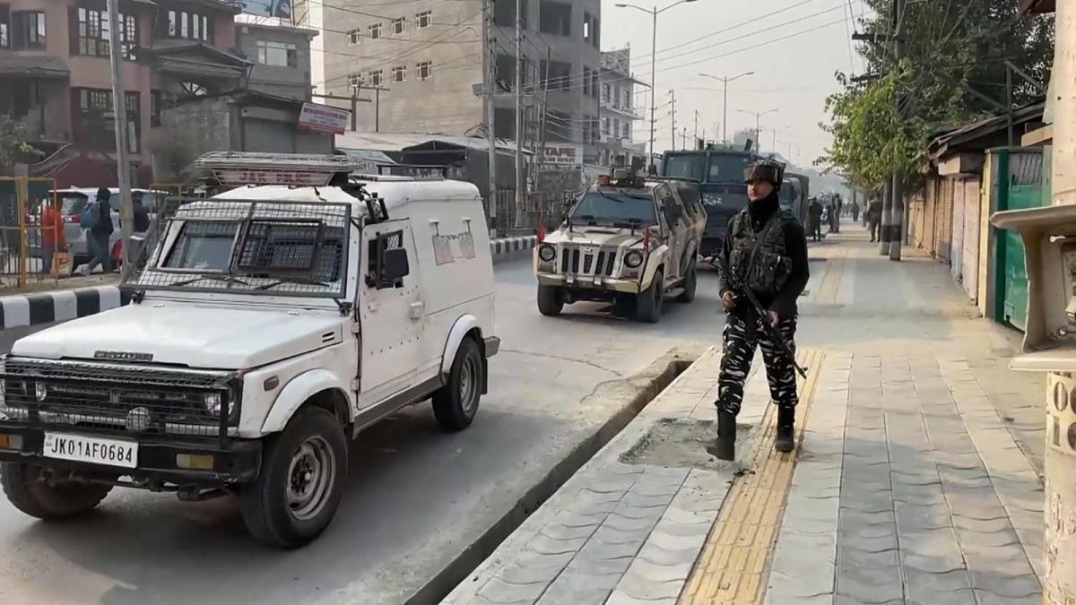 Two CRPF jawans, two policemen injured as security forces clash with militants in Srinagar ...