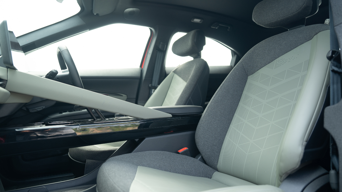 Mahindra BE 6e Review: High-voltage blend of style, speed, and smarts ...