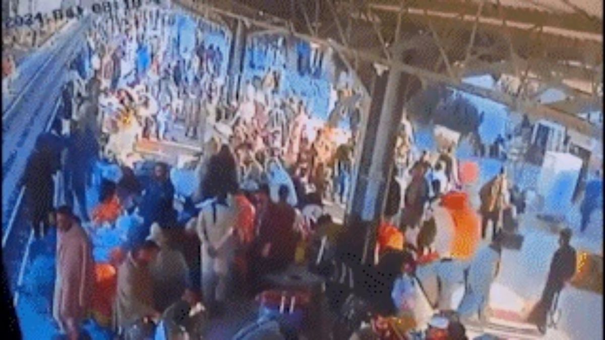 Pakistan Bomb Blast: CCTV video captures moment when massive blast ...