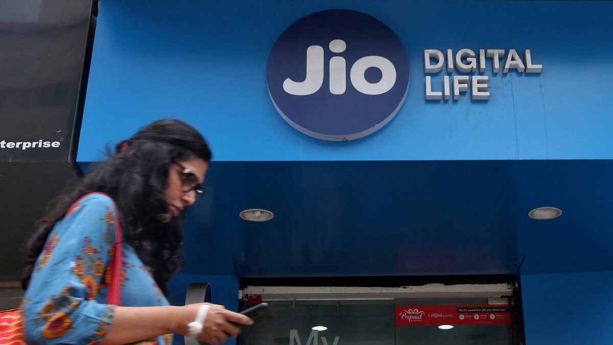Jio attracts 5G users to AirFiber with exclusive Rs 1,111 plan: All you ...