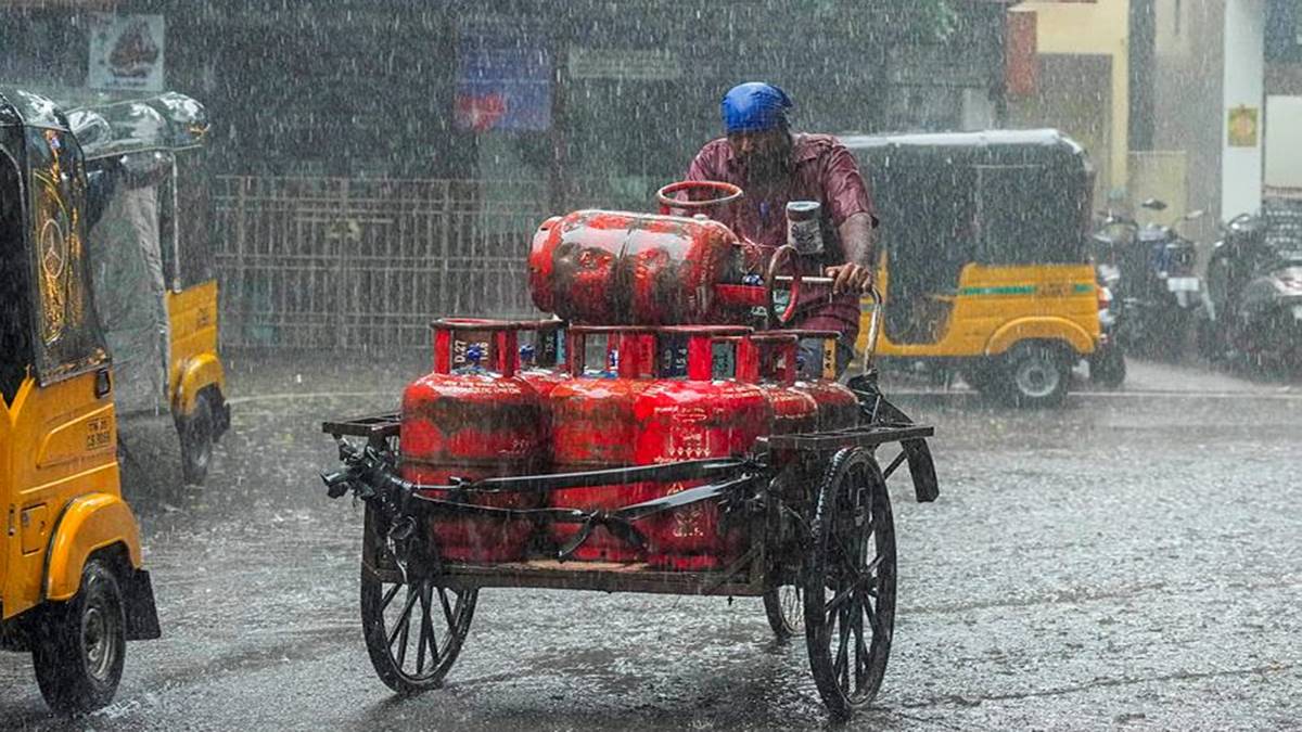 Weather Update: IMD issues orange alert for heavy rainfall in Tamil Nadu, Puducherry, two other ...
