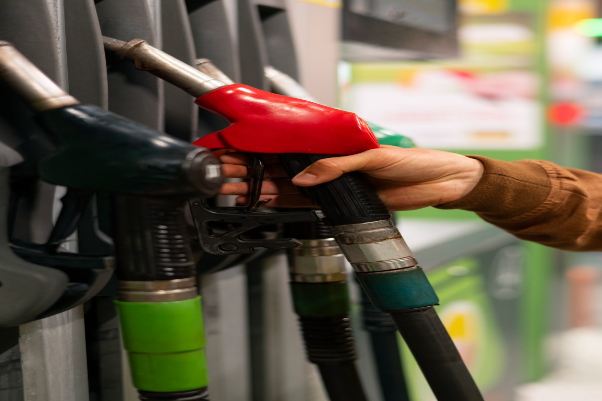 Crude Oil gains on geopolitical concerns; Check petrol prices in ...