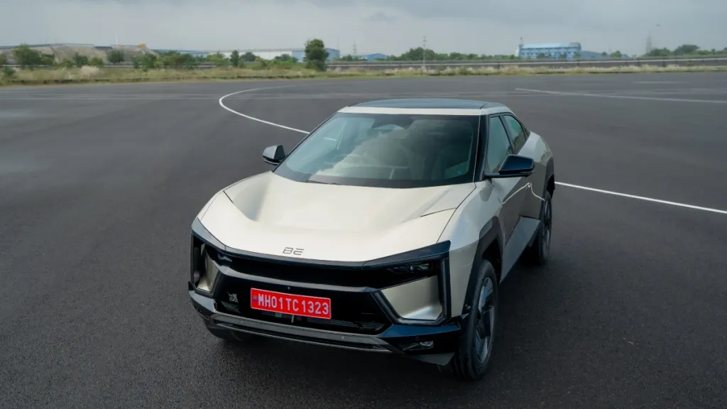 Mahindra BE 6e base variant explained: Battery, Features, Price - Car ...