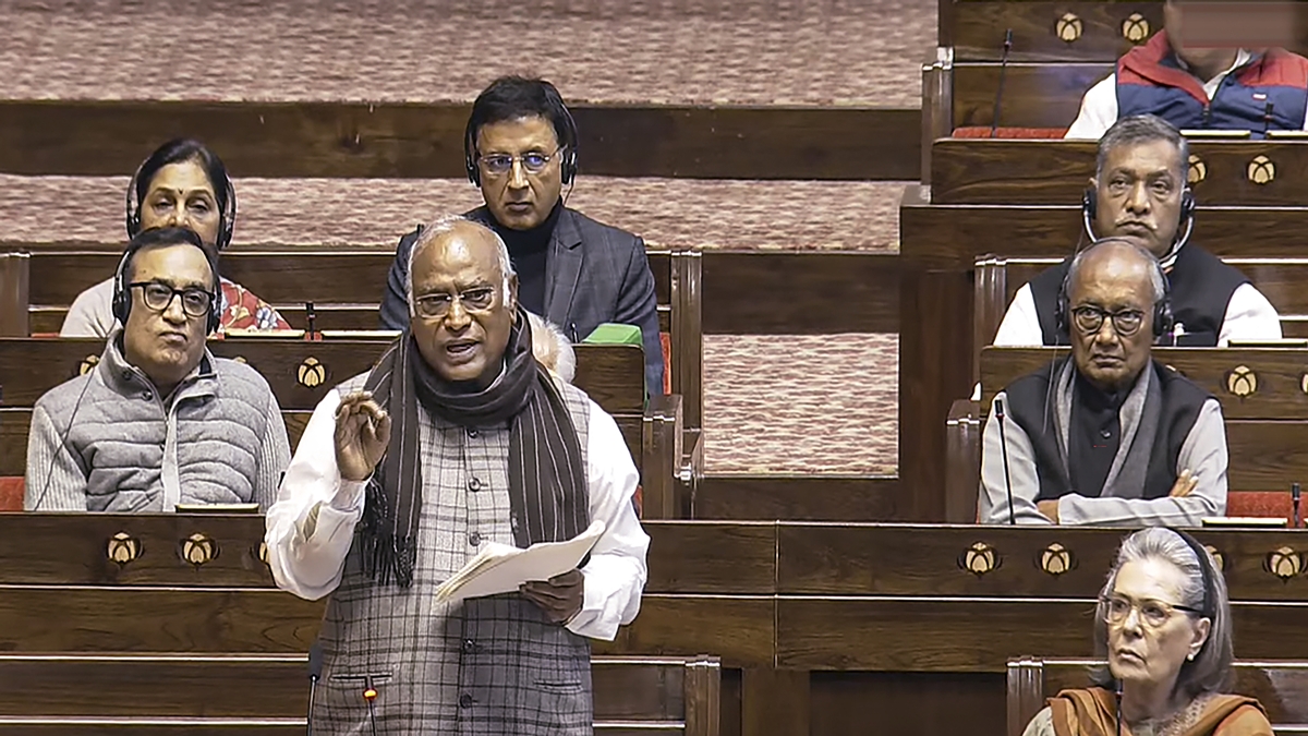 'Those who hated the flag, Ashok Chakra are today teaching lessons on Constitution': Kharge in ...
