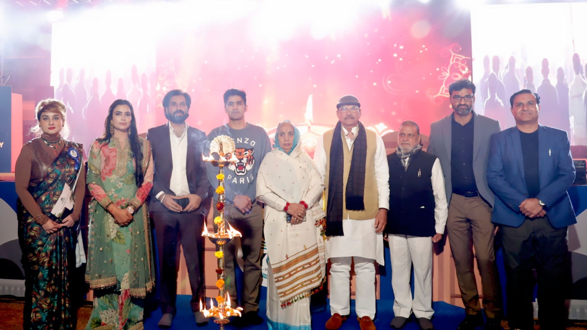Boxer Vijender Singh inspires students at Yadu Public School annual day ...