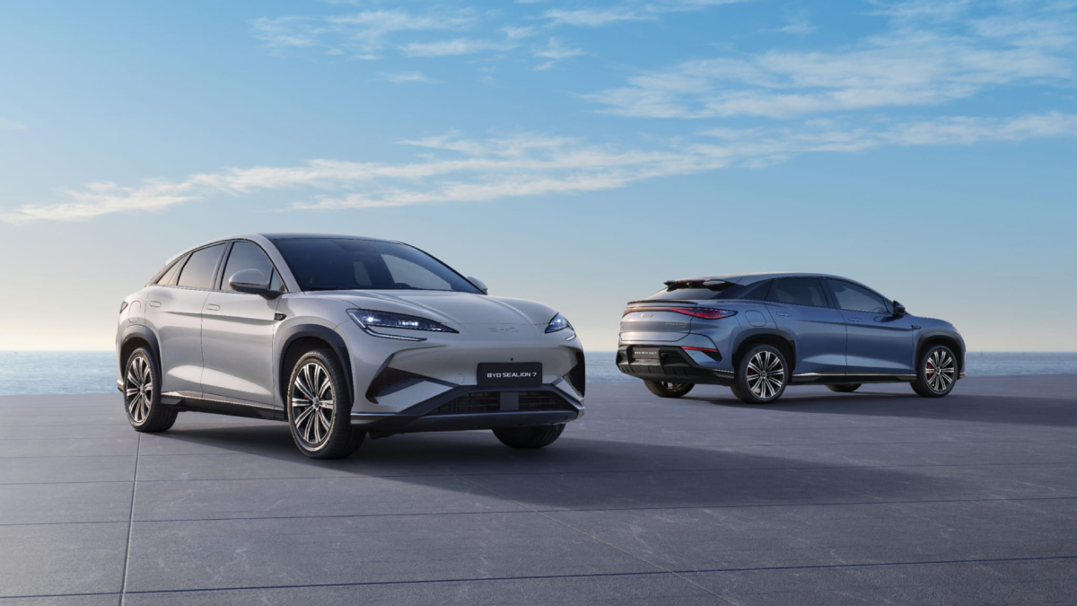 BYD teases new electric SUV ahead of debut at Bharat Mobility Expo 2025 - Car News | The ...