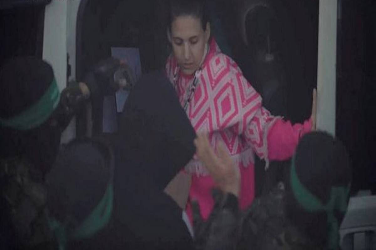 Ceasefire in Gaza: Emotional reunion for Israeli hostages and Palestinian prisoners | See Pics ...