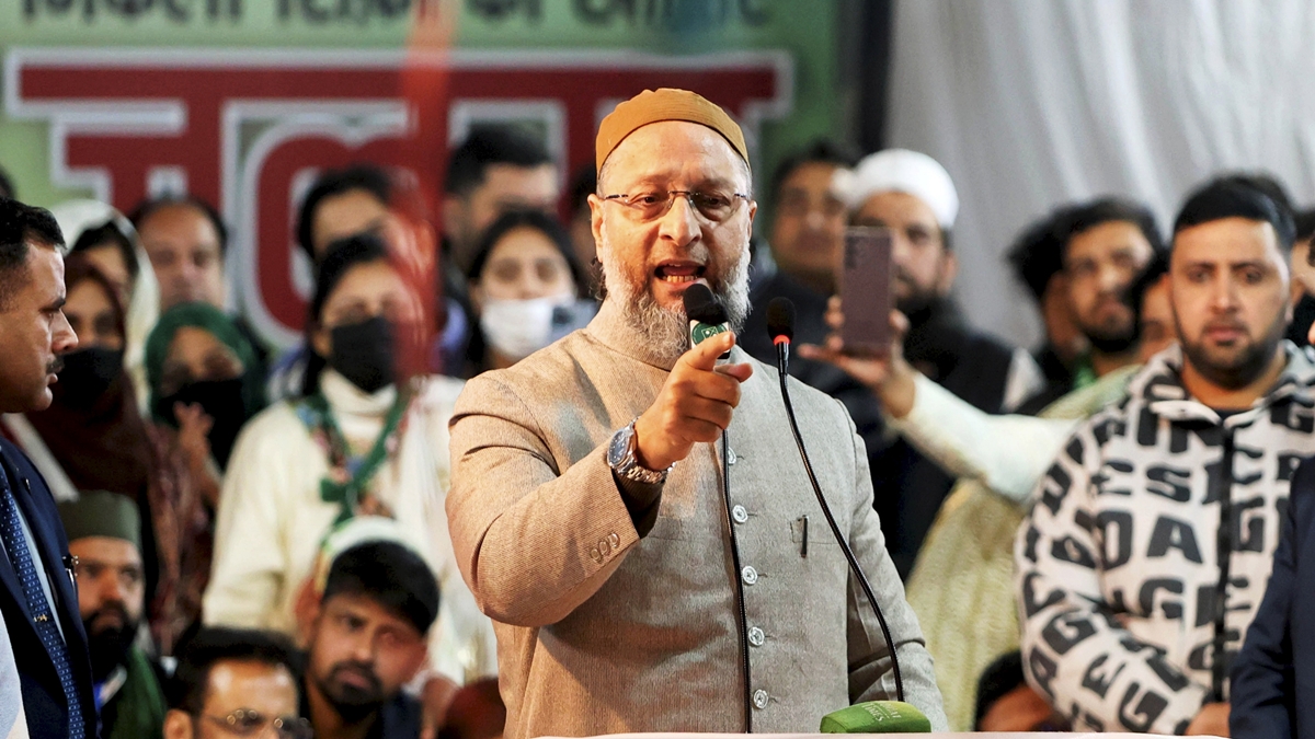 Ruckus at JPC meet on Waqf Amendment bill, Kalyan Banerjee, Owaisi among Oppn members suspended ...