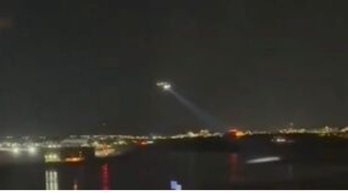 American Airlines plane collides with helicopter, crashes into DC river ...