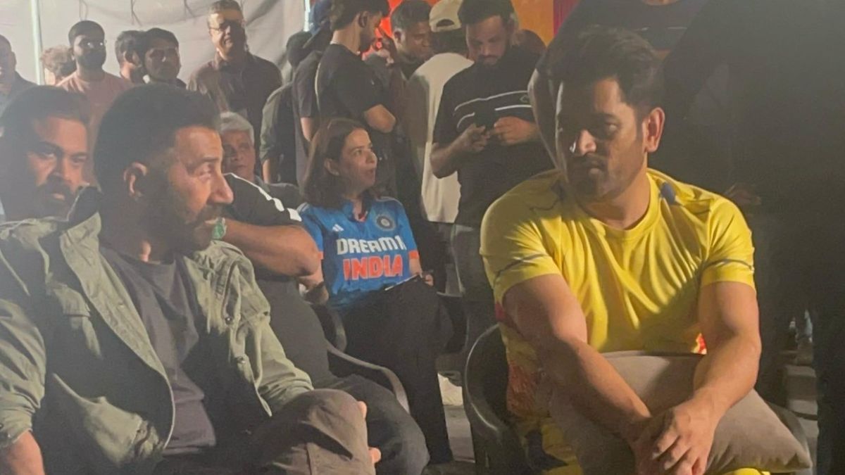 ICC Champions Trophy 2025: MS Dhoni sports CSK jersey as he watches India vs Pakistan clash with ...
