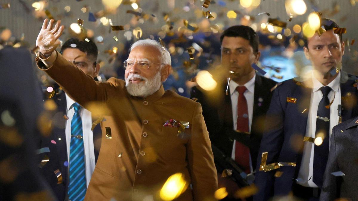 Terror attack on PM Modi’s aircraft? Mumbai Police receives threat call, probe on - India News ...