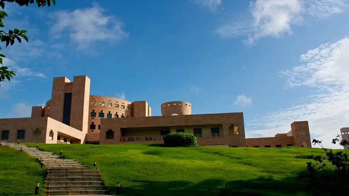 ISB goes up to 27th spot in FT rankings - Education News | The ...