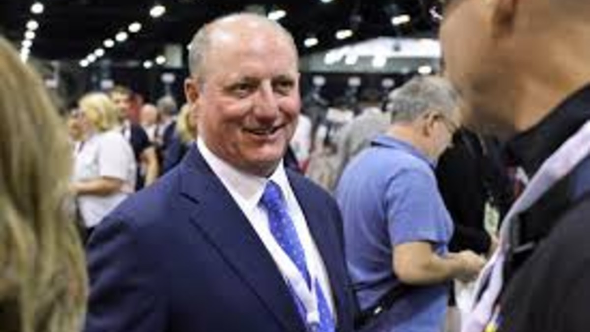 Who is Greg Abel? Warren Buffett says, it won't be long he replaced me as CEO - Lifestyle News ...