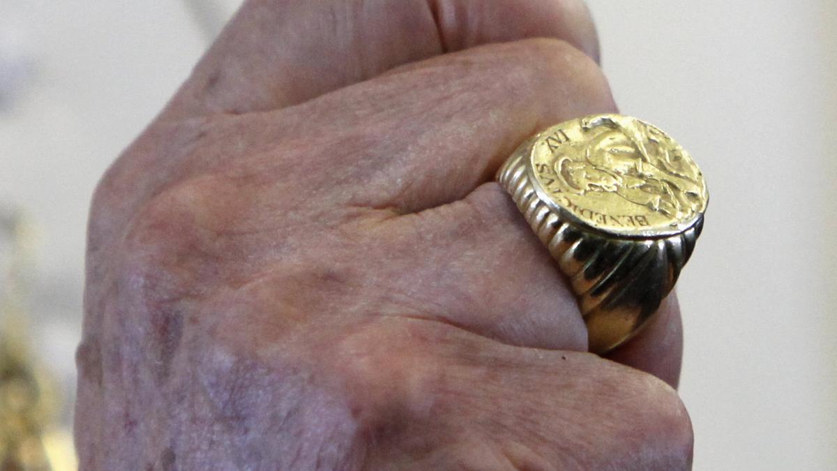 All about pope's fisherman's ring: Why is it destroyed after his death ...