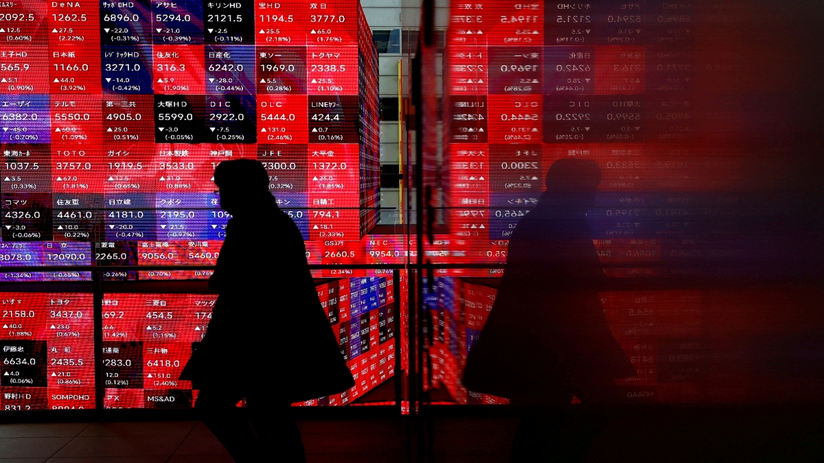 Awash in red: Markets are on a crash course but have ridden out such ...