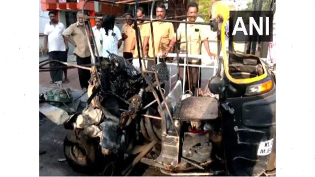 Kerala autorickshaw catches fire after collision, 1 dead: Report - news ...