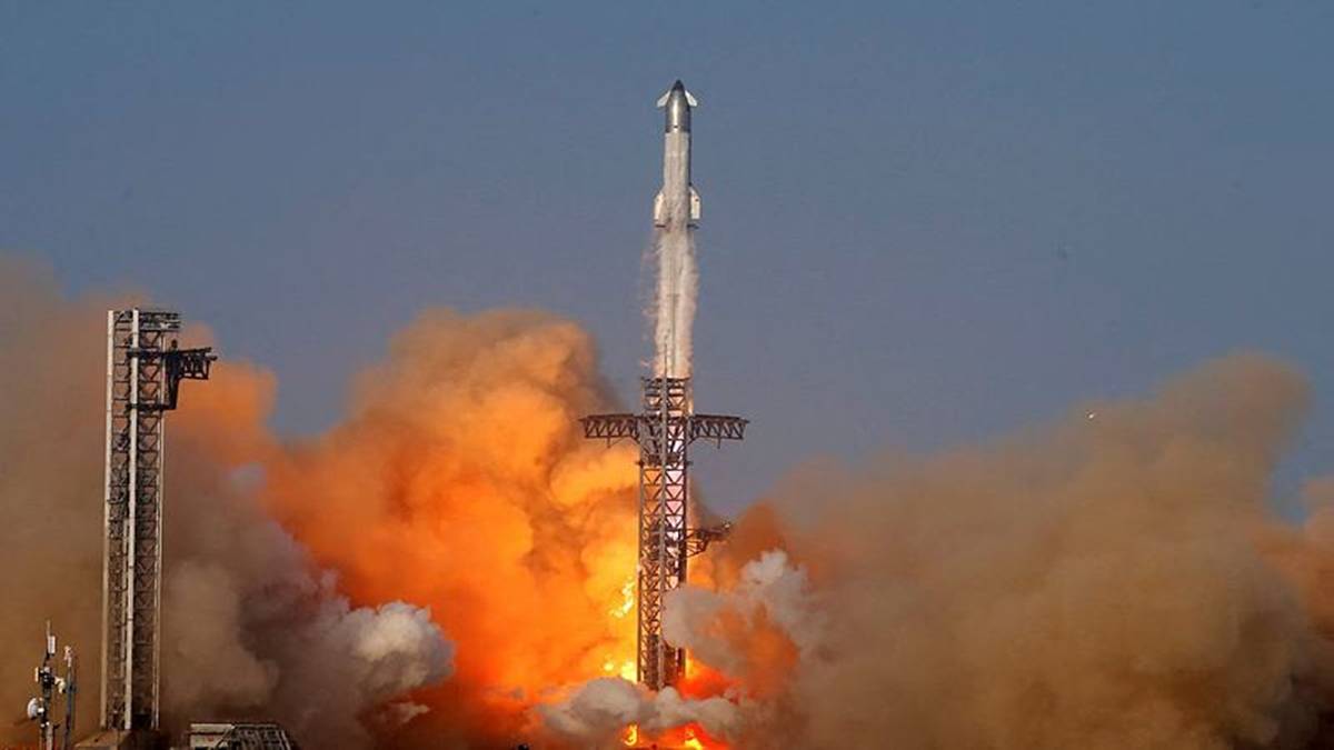 Watch: SpaceX's Starship explodes during testing in Texas, Elon Musk ...