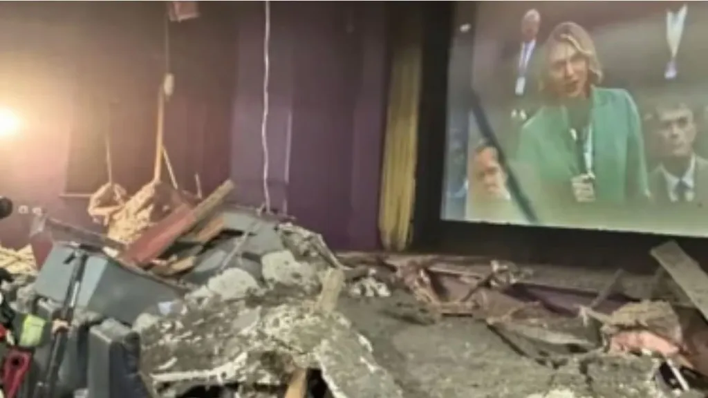 Part of movie theatre's ceiling collapses during 'Final Destination ...