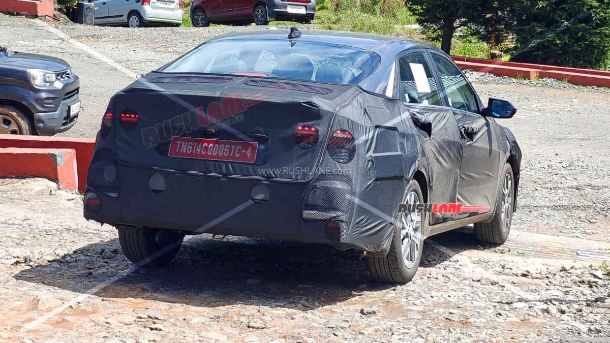 Hyundai Verna facelift spotted for first time: Changes expected - Car ...