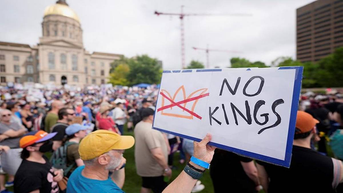 ‘No Kings’ campaign erupts nationwide as Trump hosts grand military ...