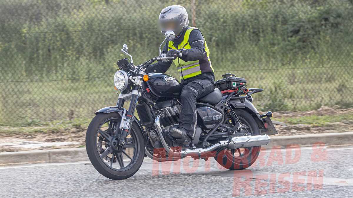 Royal Enfield Super Meteor 650 spotted in Spain: Major upgrades coming ...