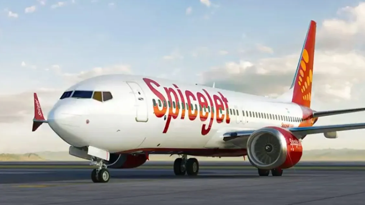 SpiceJet mid-air scare: Window panel comes off on Goa-Pune flight ...