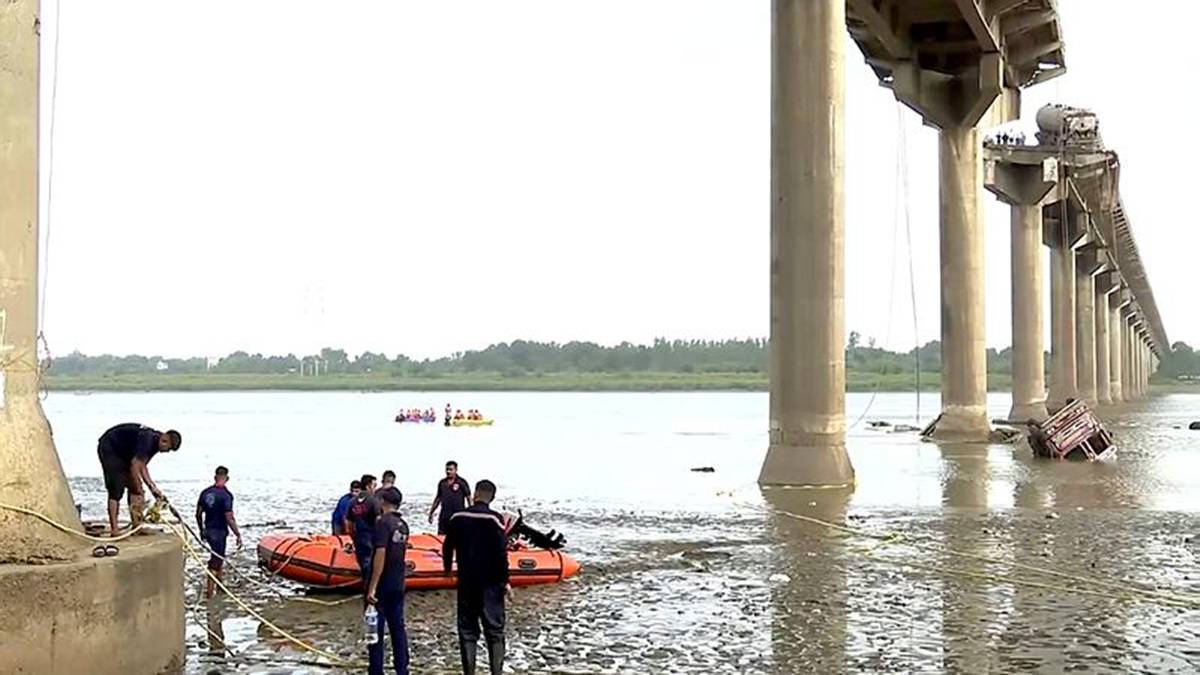 Vadodara bridge collapse: Death toll climbs to 15, search for missing continues - India News ...