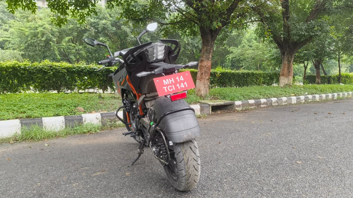 KTM Duke 160 first ride review: Different character in same attire ...