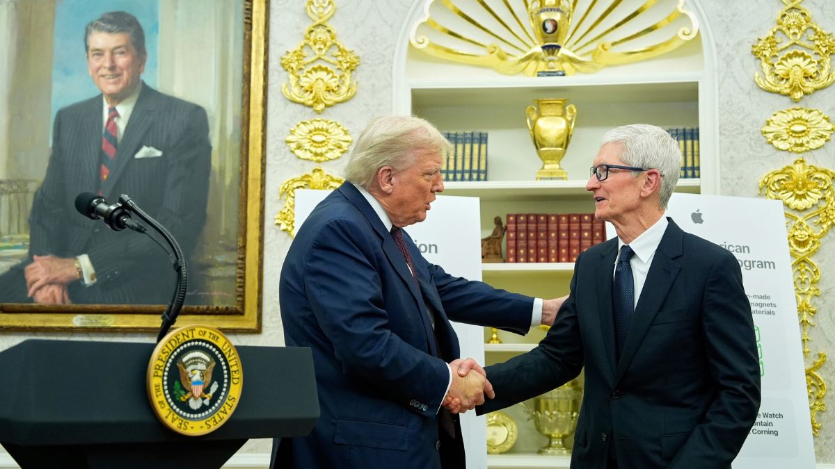Tim Cook 'bends knee to Trump'? Internet slams Apple CEO's 24K gold ...